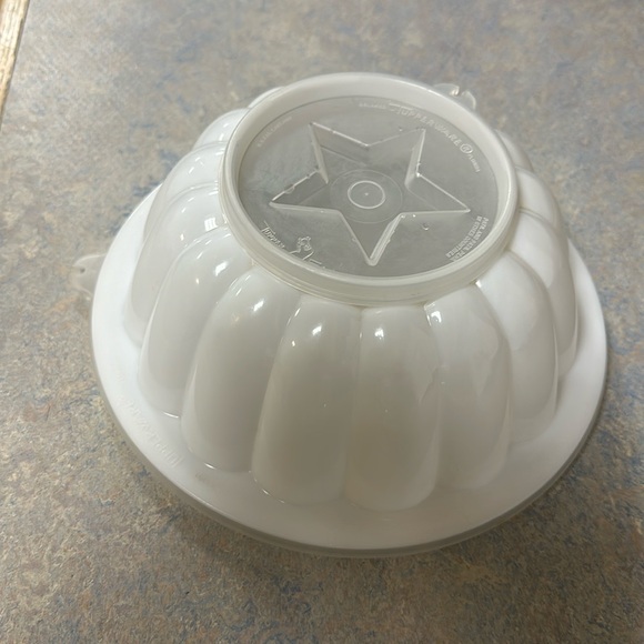 Tupperware | Kitchen | Vintage Tupperware Jelnserv Jello Mold Set ...